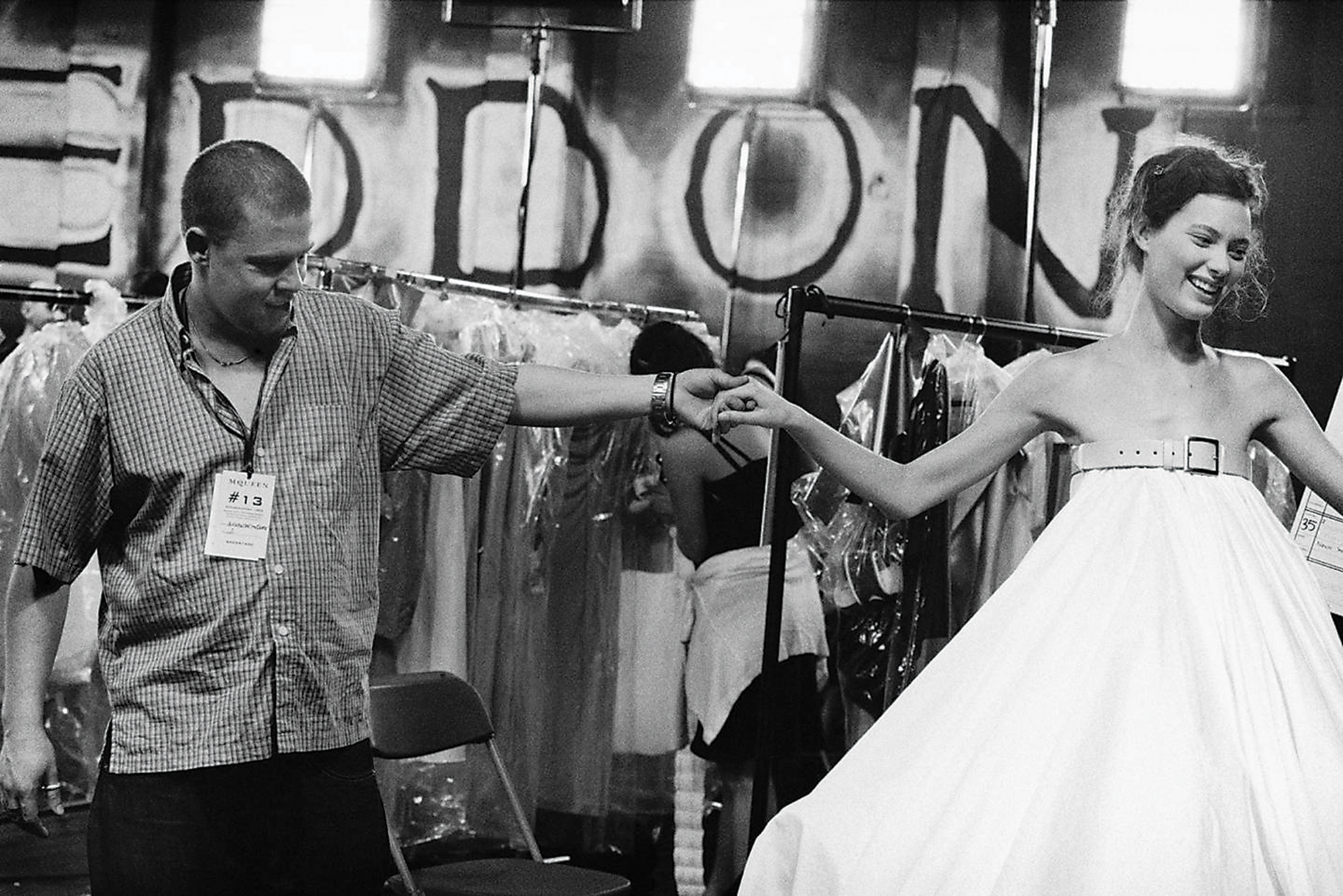 Documentar despre viața și cariera lui Alexander McQueen - Forbes.ro