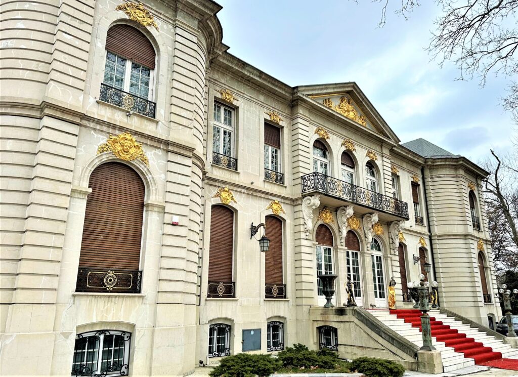 Regatta Real Estate implicată în vânzarea Palatului Manu – Auschnitt ...