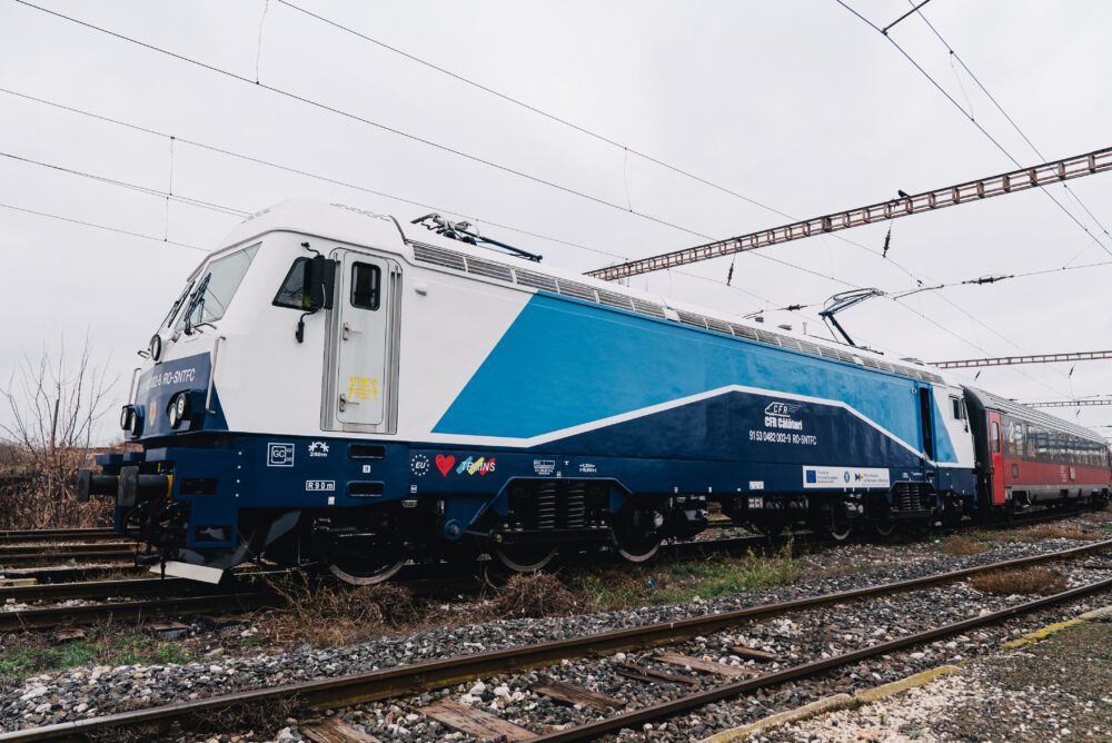 Prima locomotivă electrică modernizată cu fonduri PNRR, testată cu ...