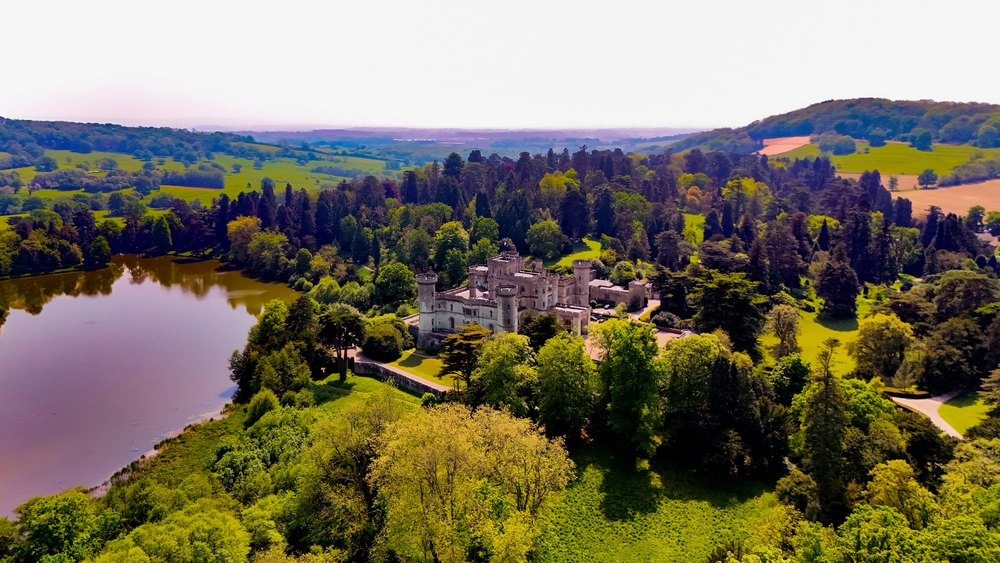 Weekend extravagant la Eastnor Castle din Succession - Forbes.ro